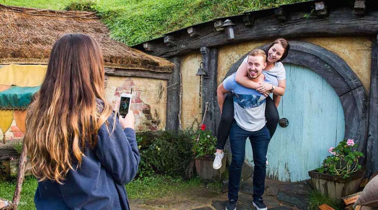 Tour Tham Quan Hang Đom Đóm Hobbiton & Waitomo Với Dịch Vụ Đón Khách ...