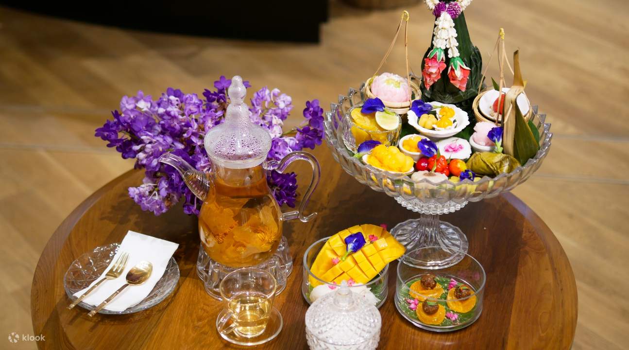 High Tea Sets di Cher Cheeva Thai Dessert Cafe ICONSIAM, Thailand ...
