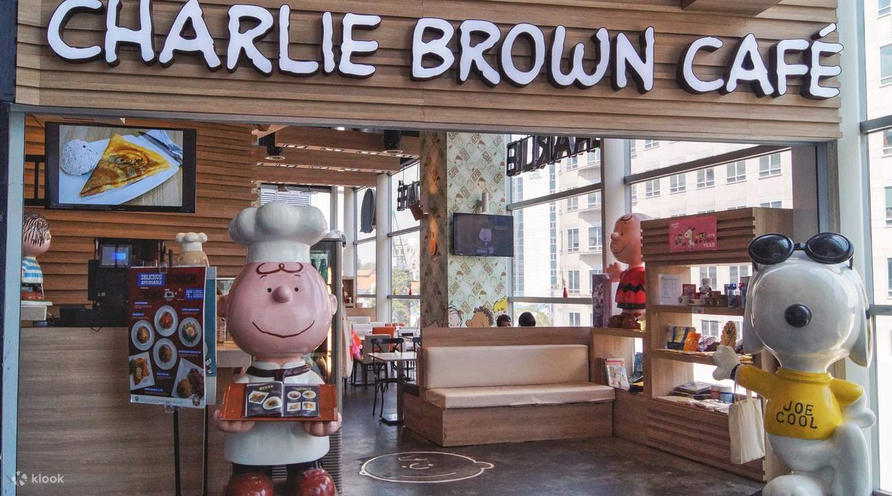 Charlie Brown Café at Cathay Cineleisure in Orchard Road, Singapore ...