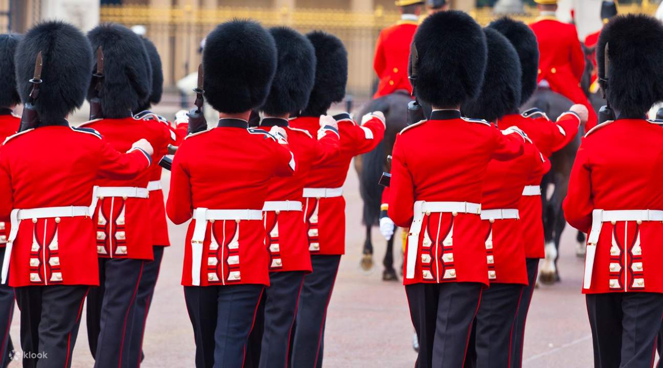 De wisseling van de wacht in Londen bij Buckingham Palace, Verenigd ...