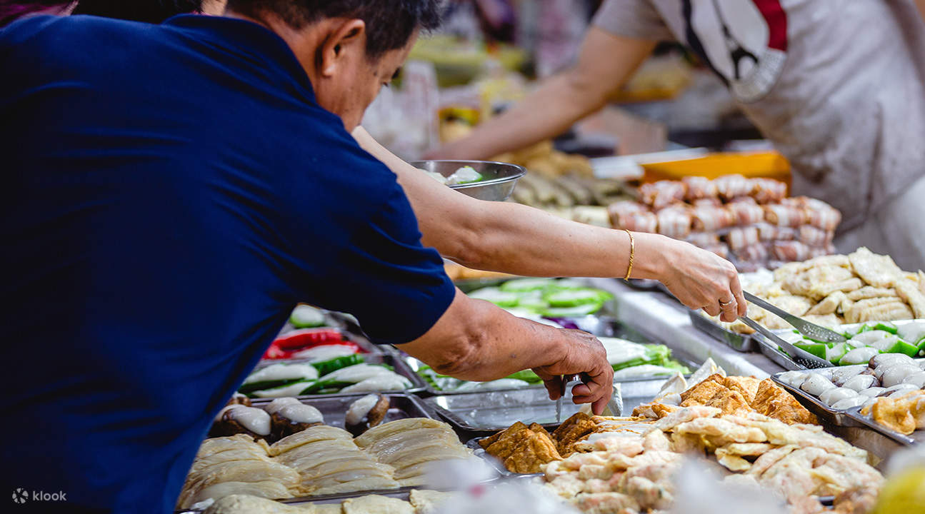 Chinatown Food Tasting & Walking Tour in Singapore - Klook