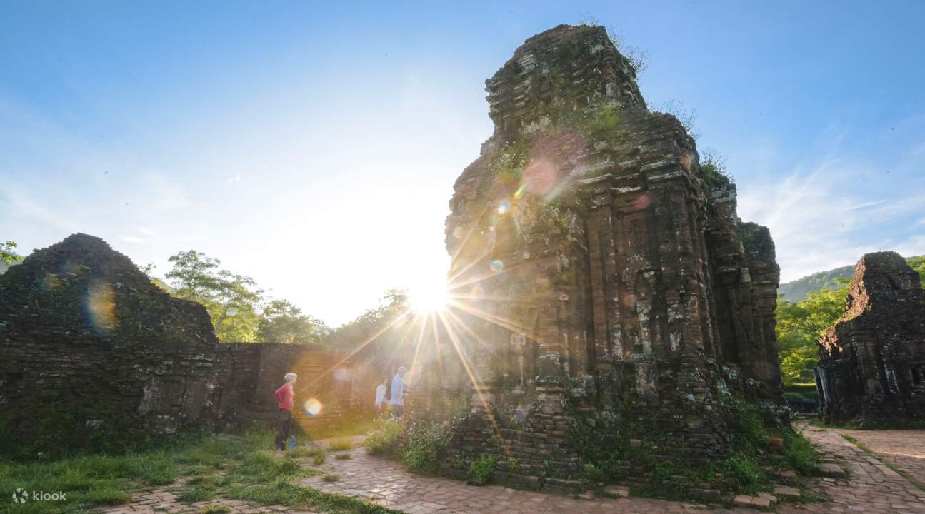 My Son Early Morning Tour by Bus - Klook Philippines