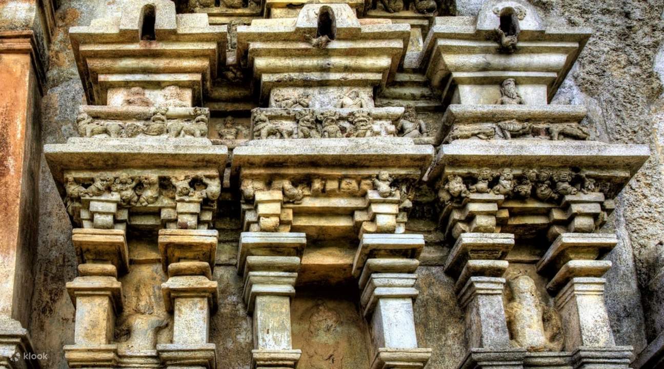 Tour privato delle antiche rovine di Polonnaruwa con prelievo dall'hotel per Anuradhapura ...