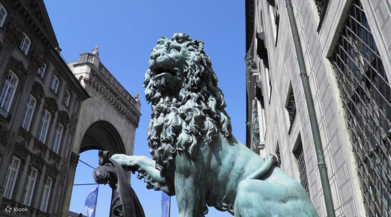 Discover Munich Walking Tour - Marienplatz and the Glockenspiel ...