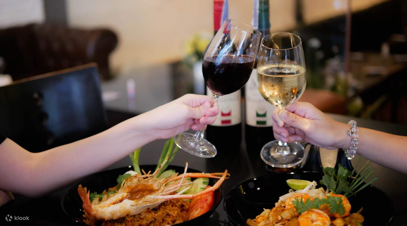 Drinking Set and Unlimited Alcohol with Food at Meu Republic in Asok ...