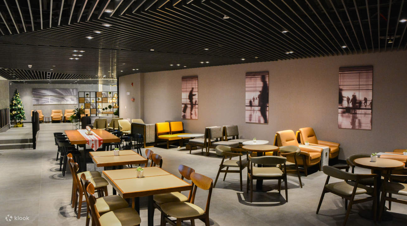 Guangzhou Baiyun International Airport (CAN) Plaza Premium Lounge ...