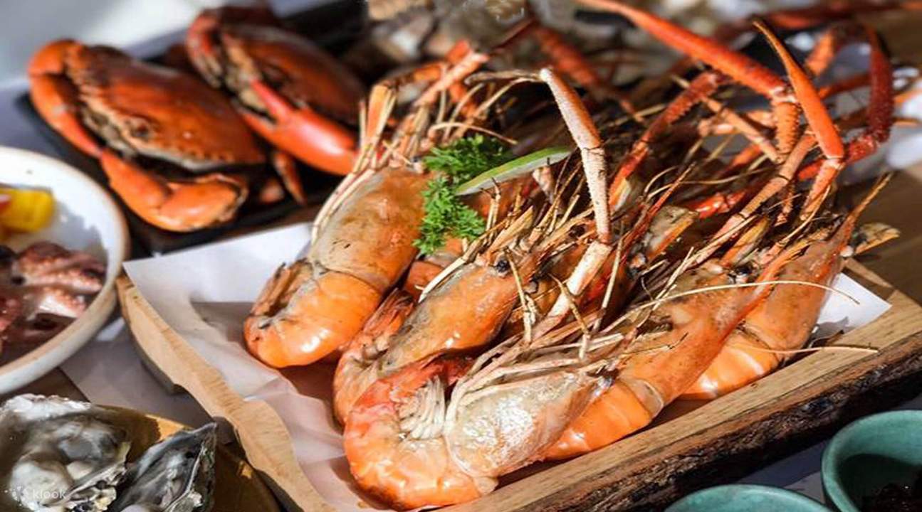Seafood Buffet and Free Flow Drinks at Burn Whale at Siam Square - Klook