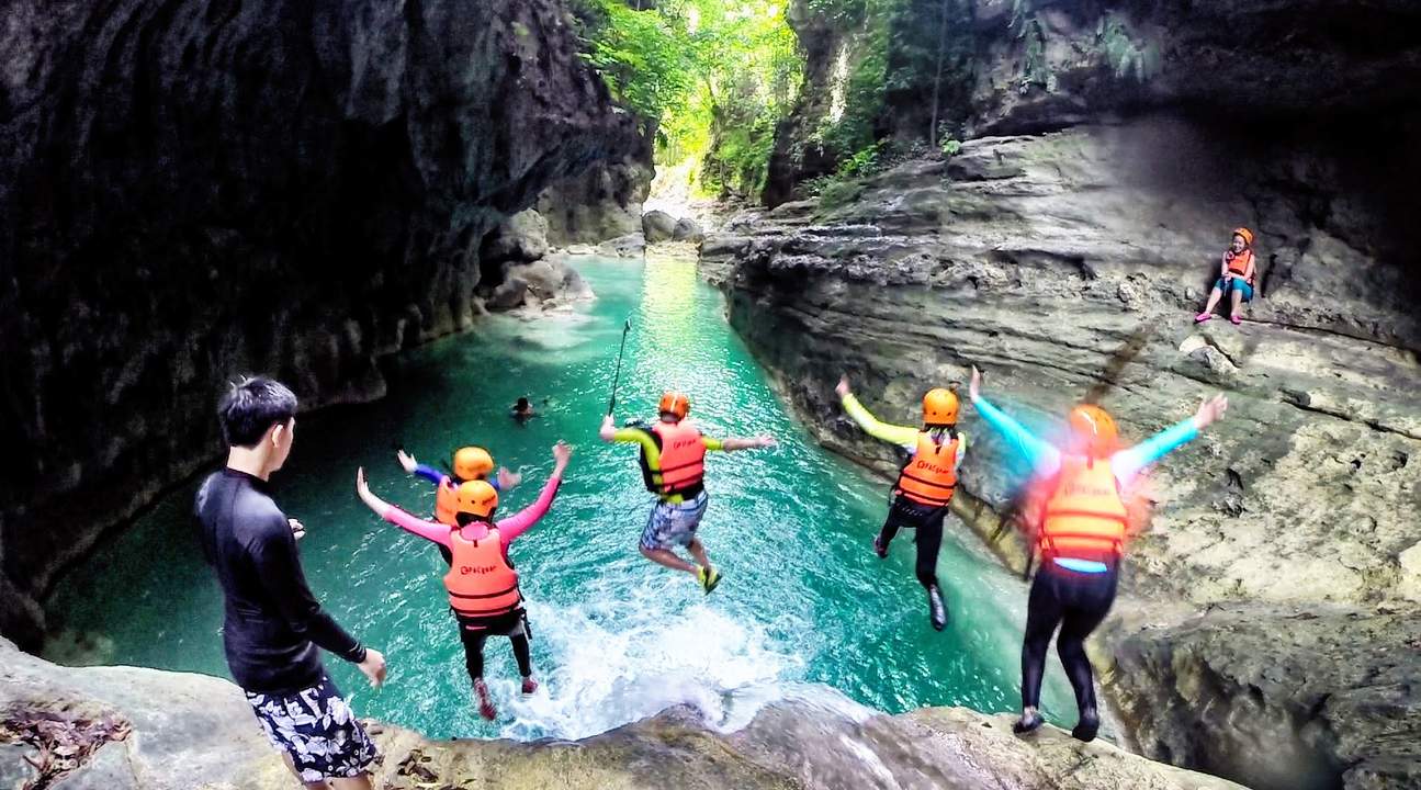 Badian Canyoning à Cebu et visite des cascades de Kawasan - Klook États ...