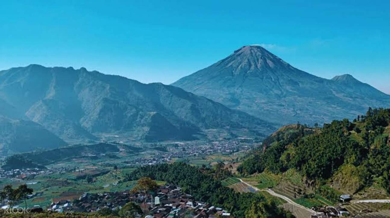 2D1N Sikunir Sunrise, Dieng Plateau and Borobudur Temple Tour Tour from ...