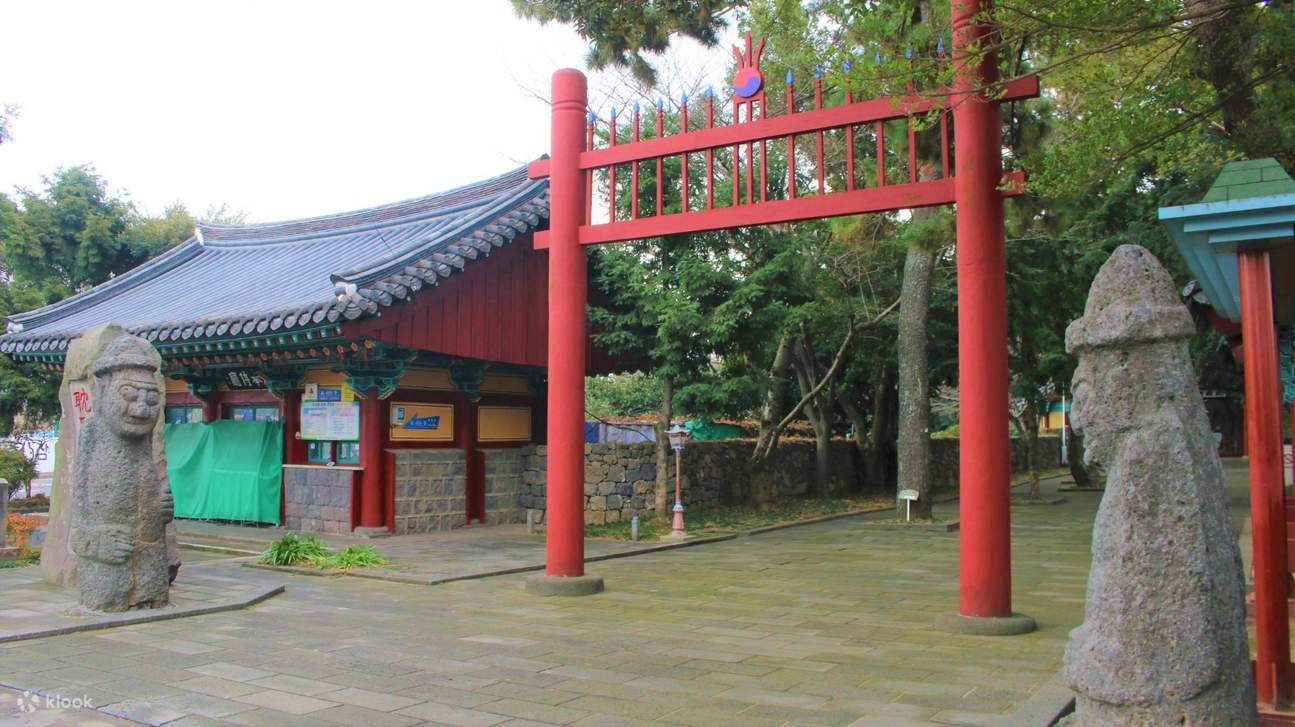 Jeju Samseonghyeol Shrine Admission Ticket - Klook