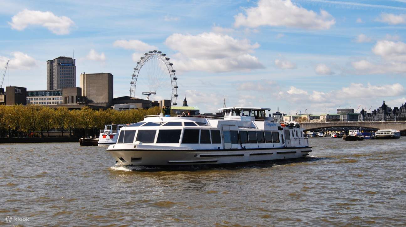 New Year's Eve Thames cruise with fireworks experience in London ...
