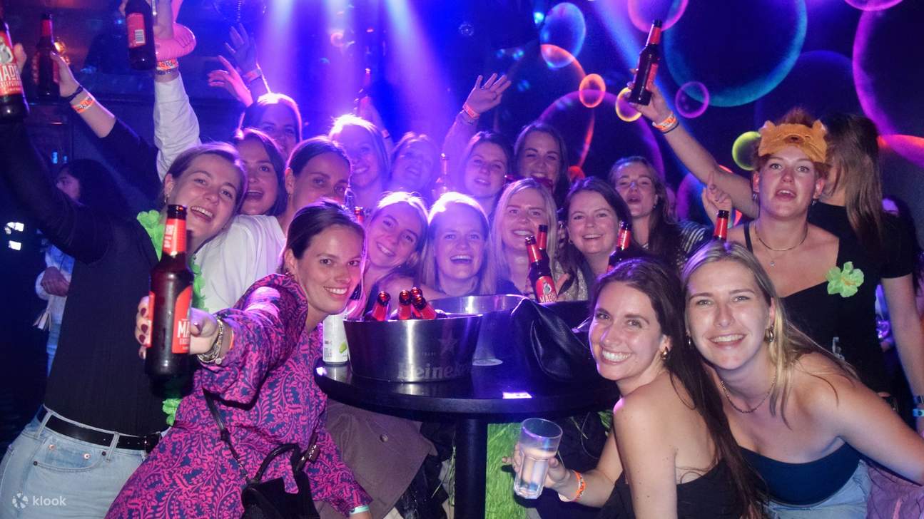 Soho pub crawl experience in London - Klook Stati Uniti