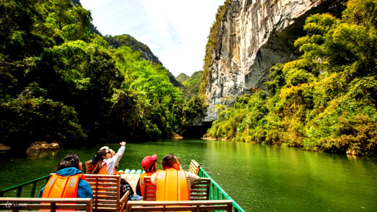 4-Day Private Tour to Haokun Lake, Bama, Baimo Cave, Bainiao Cave, and ...