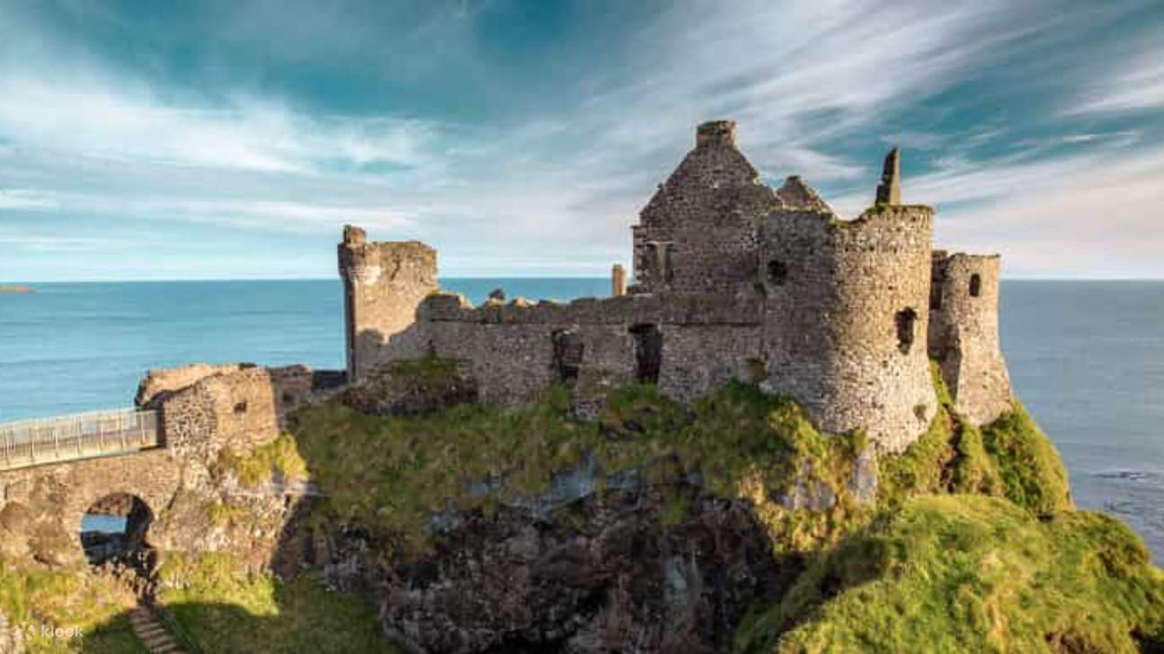 Dublin: Giants Causeway, Dunluce Castle ,Dark Hedges and Belfast ...