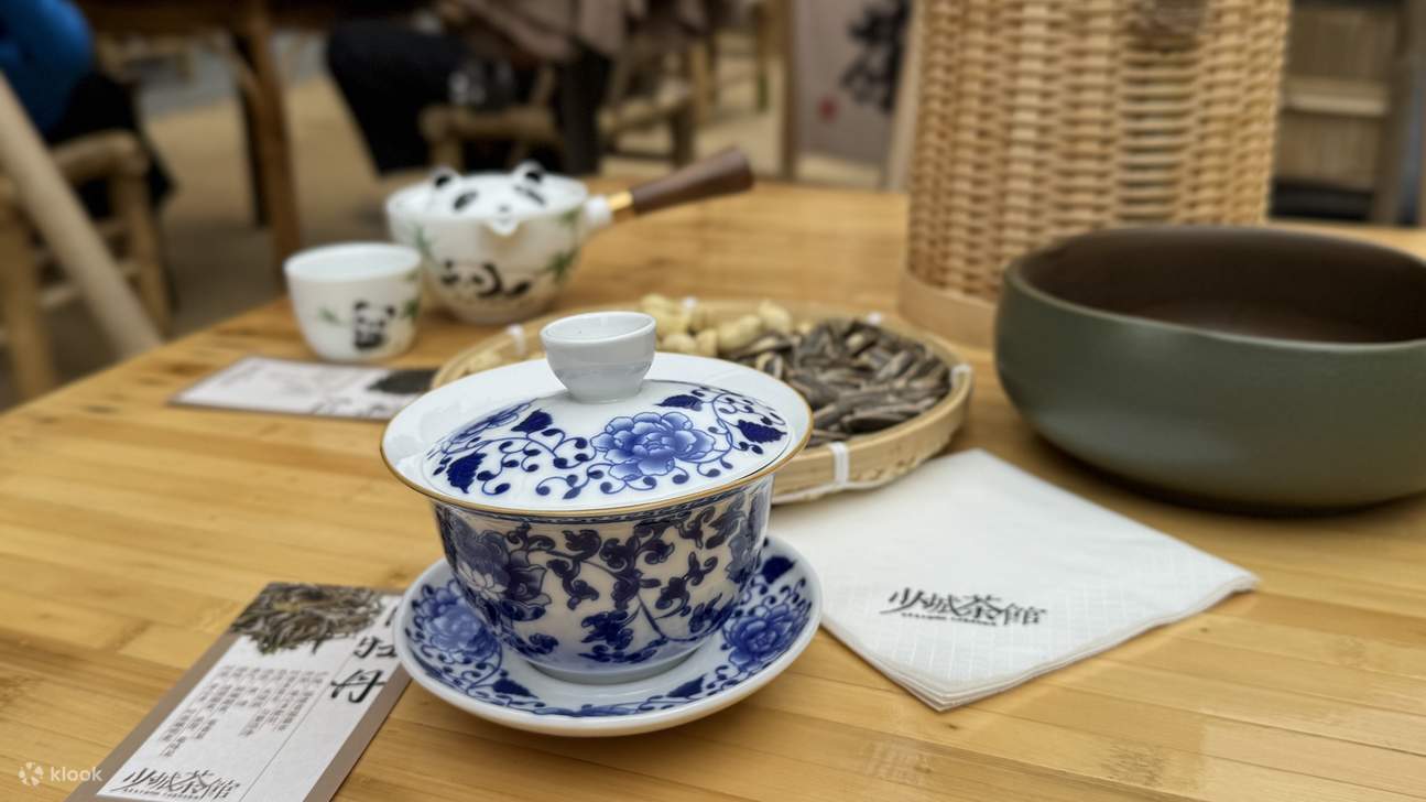 Tea tasting experience at Shaocheng Teahouse in Chengdu, Sichuan ...