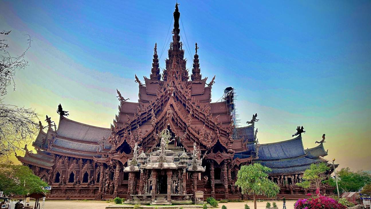 Pattaya Landmark Tour with Floating Market and Sanctuary of Truth ...