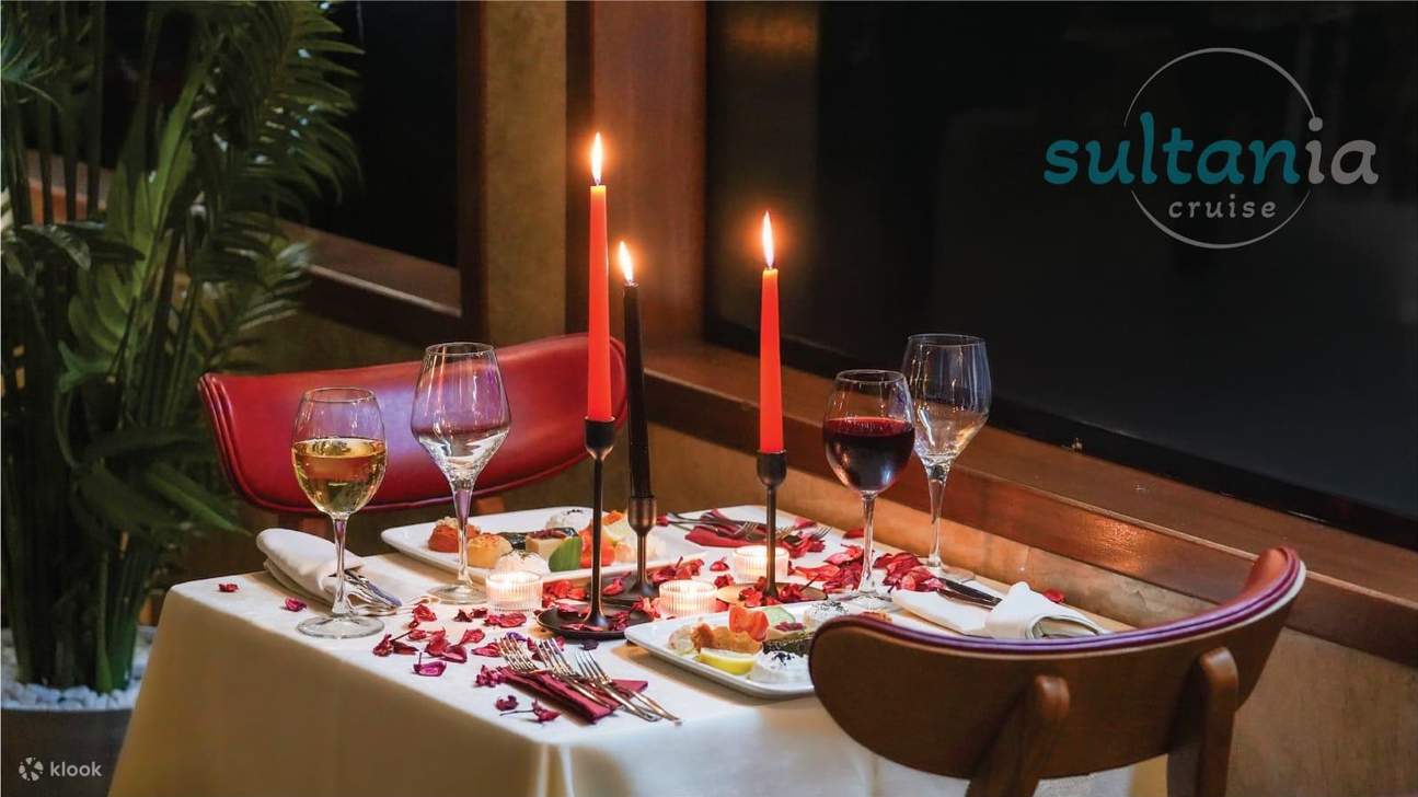 Pelayaran Makan Malam di Selat Bosphorus & Pertunjukan Malam Turki ...