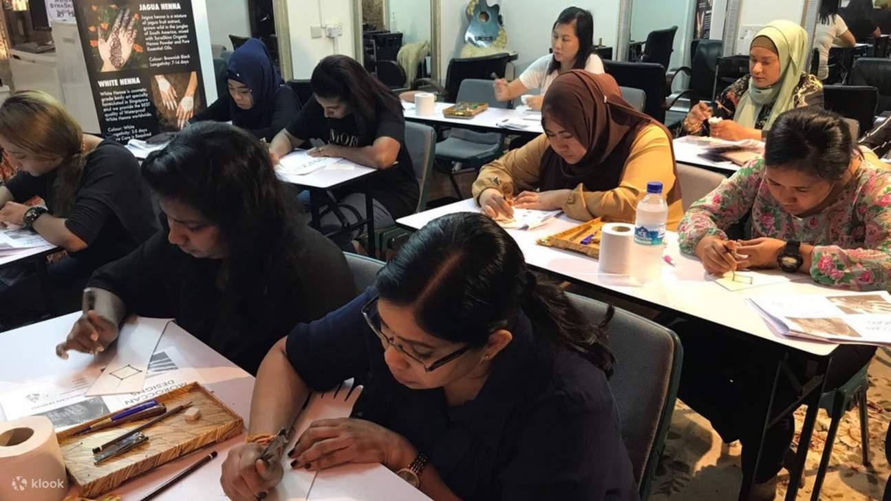 Royal Arch Henna Art Workshop - Klook Australia