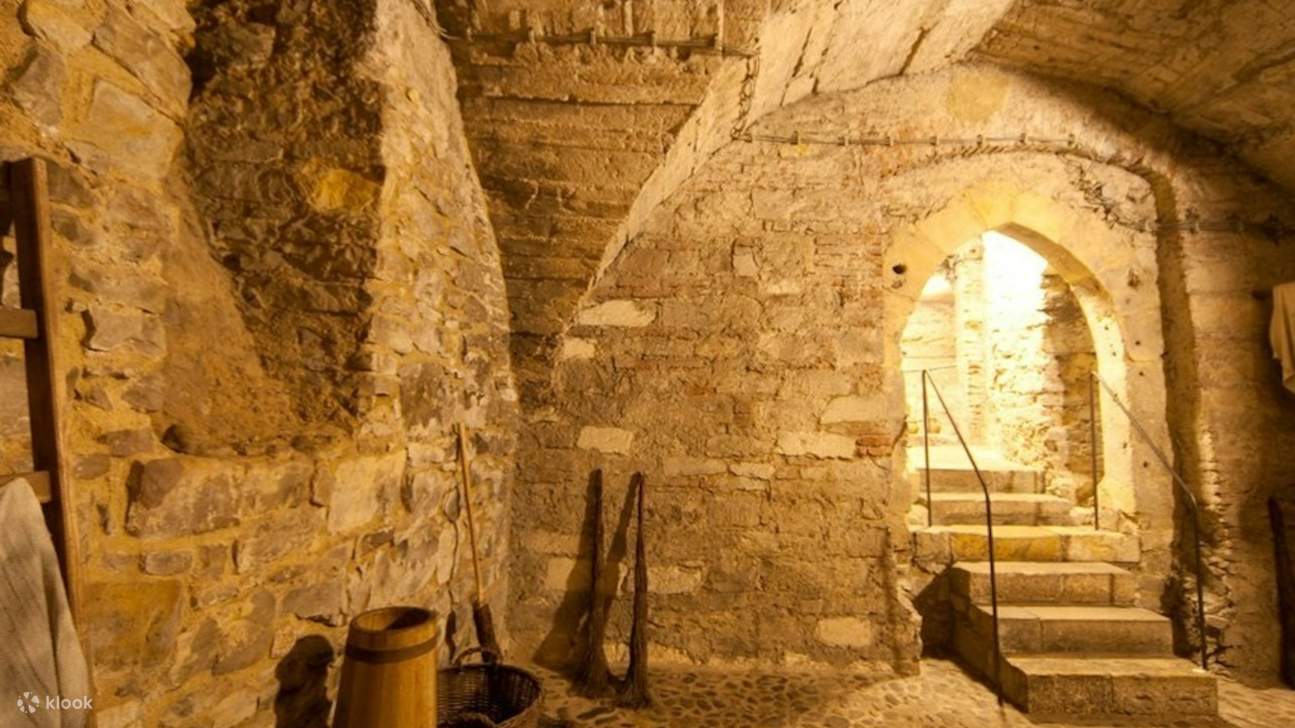 Medieval na ilalim ng lupa at Paglilibot sa Lumang Bayan sa Prague ...