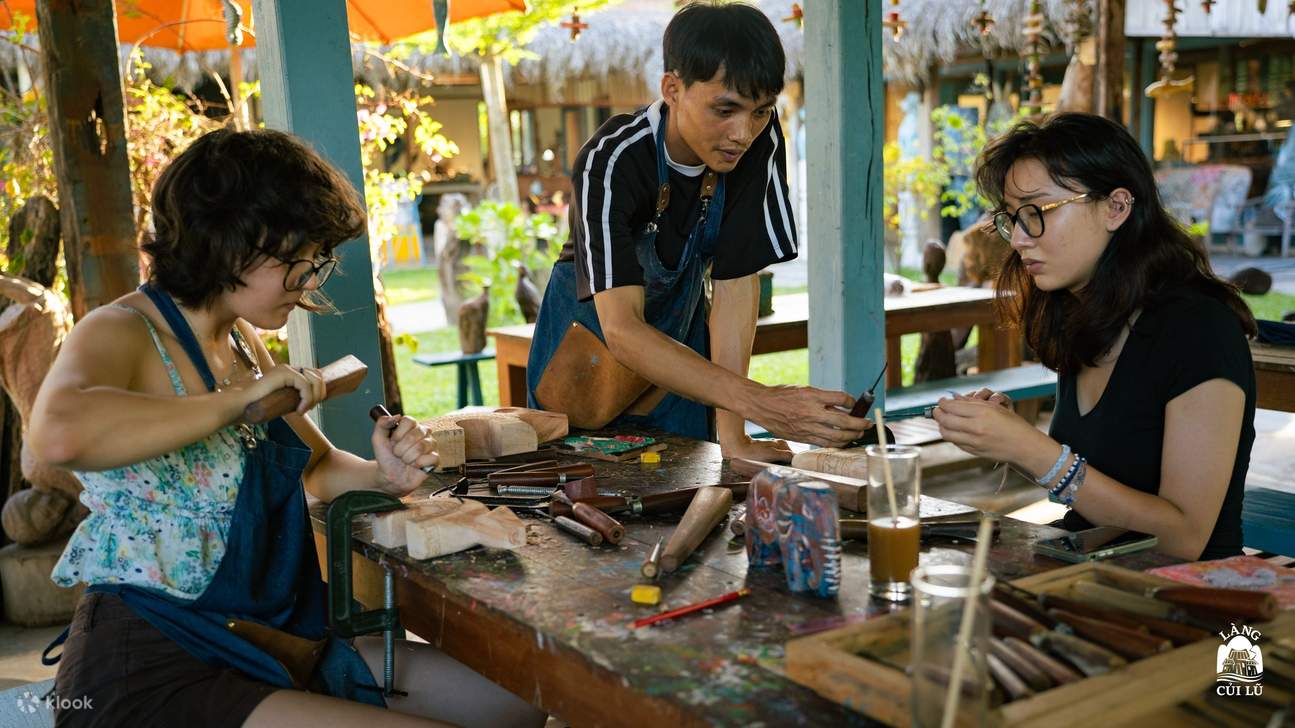 เวิร์คช็อปศิลปะแกะสลักไม้ที่หมู่บ้าน Cui Lu ในฮอยอัน - Klook ประเทศไทย