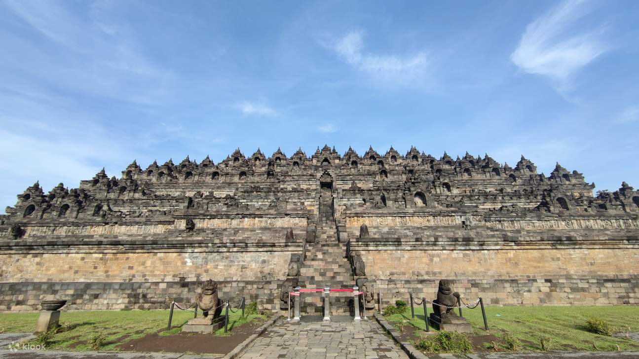 Sunrise overlooking Borobudur at Punthuk Setumbu Hill & Borobudur ...