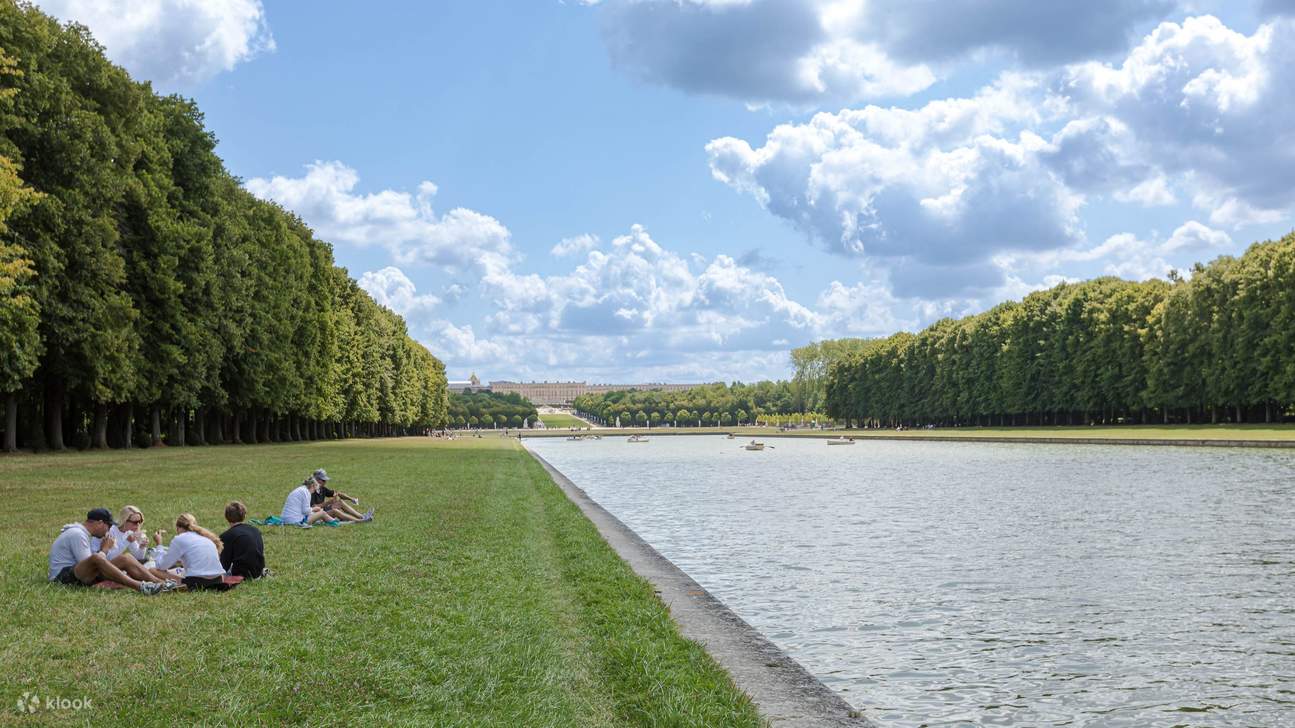 Versailles dan Queen Hamlet E-bike tour di Paris - Klook Indonesia