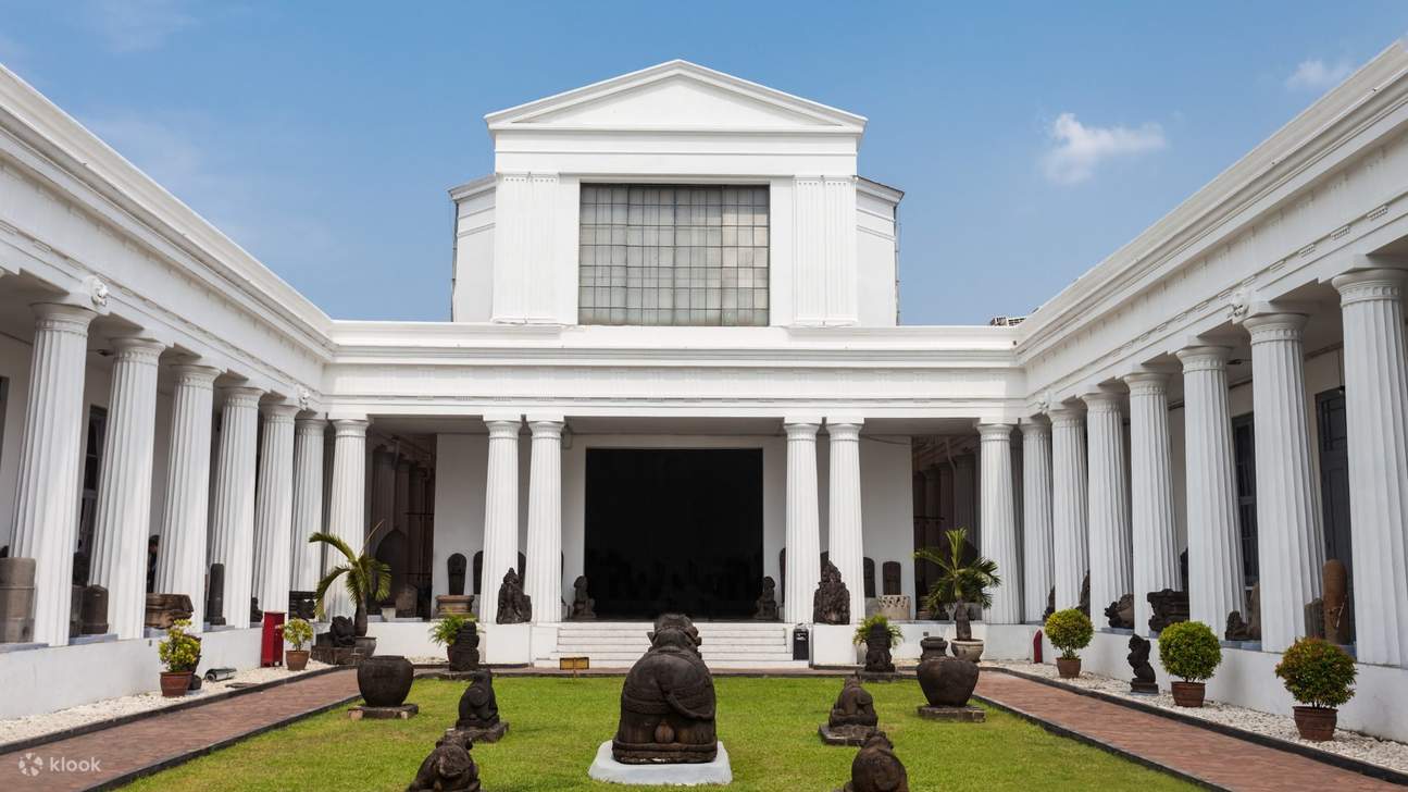Explore Jakarta Highlight Place | Multilingual Guide - Klook
