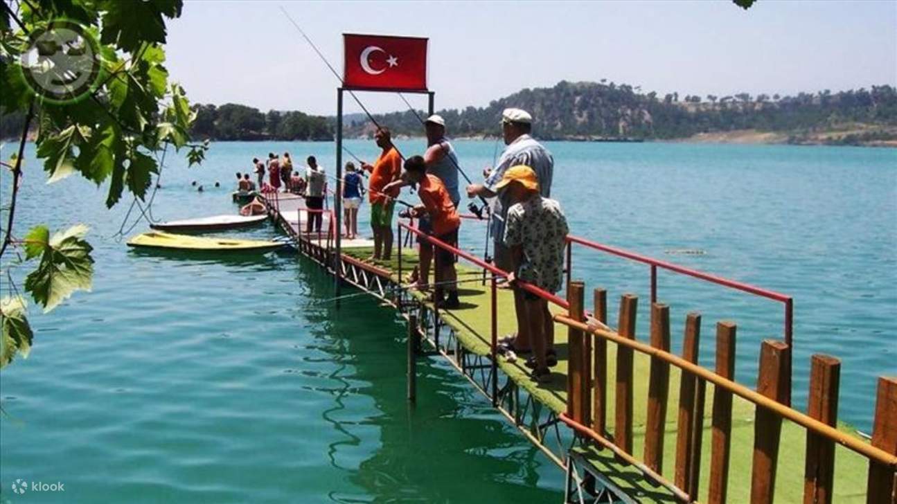Tur Perahu Green Canyon Saat Matahari Terbenam dengan Makan Malam dan ...