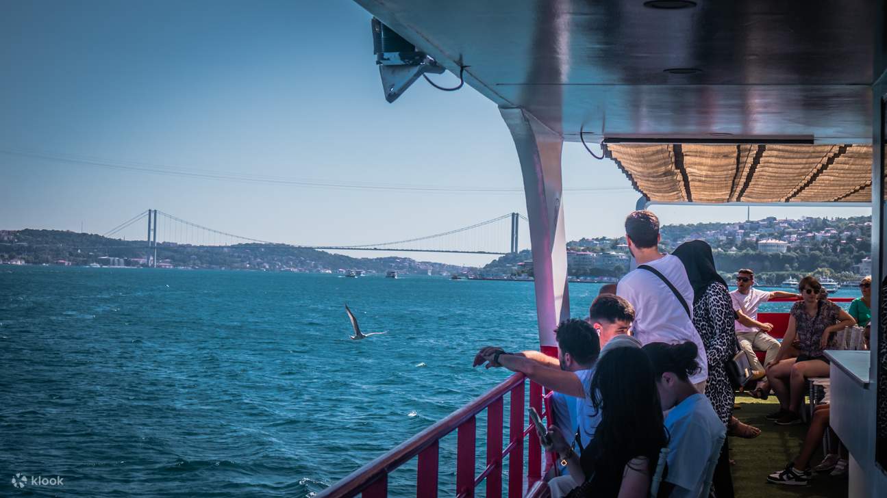 Tour serale in crociera sul Bosforo a Istanbul: viste al tramonto e ...