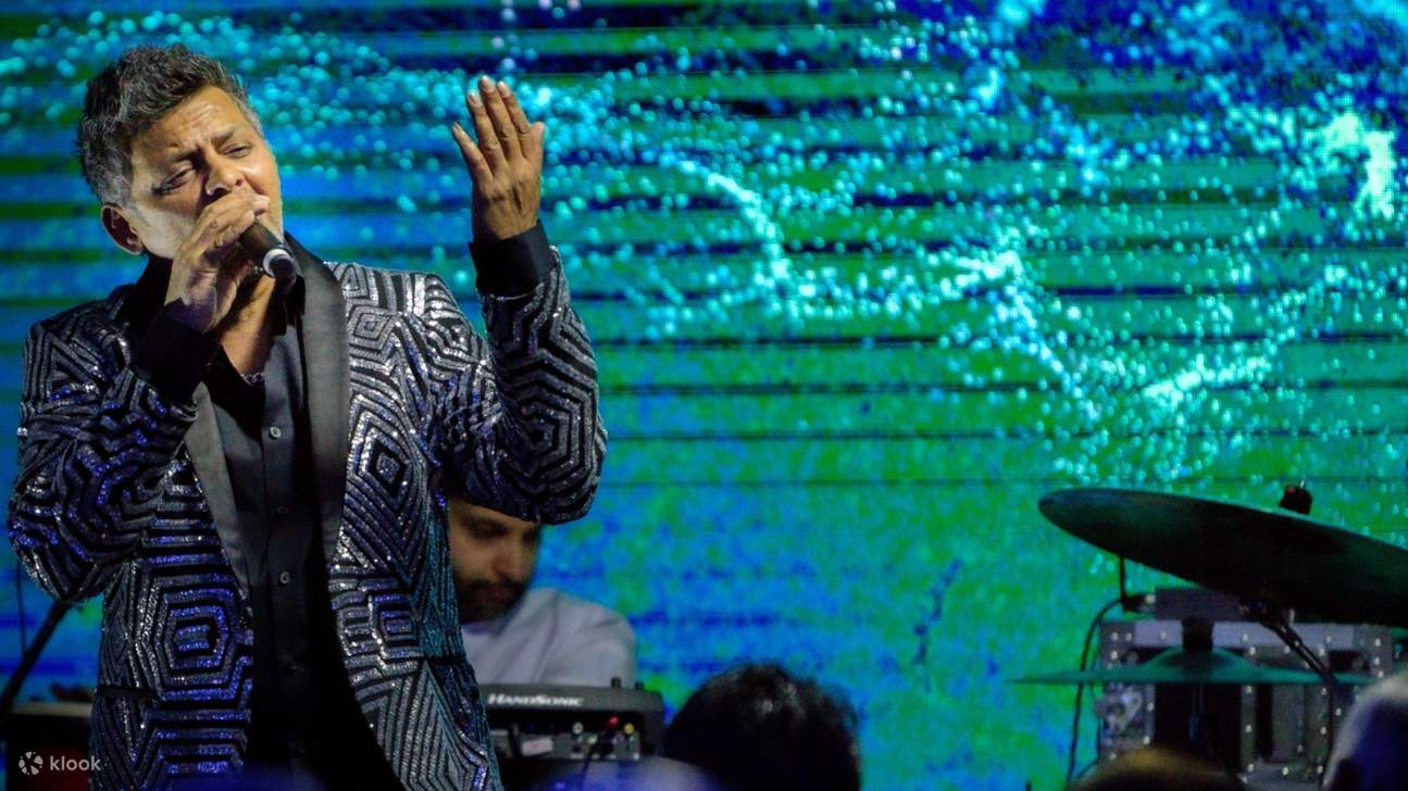 Bollywood-themed dinner experience on a bus with a live singer - Klook ...