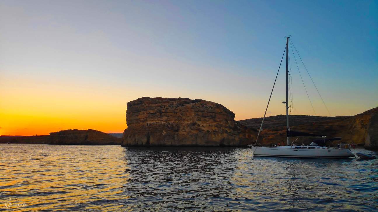 Romantic Sunset Boat Cruise Experience: Enjoy an Unforgettable Evening ...