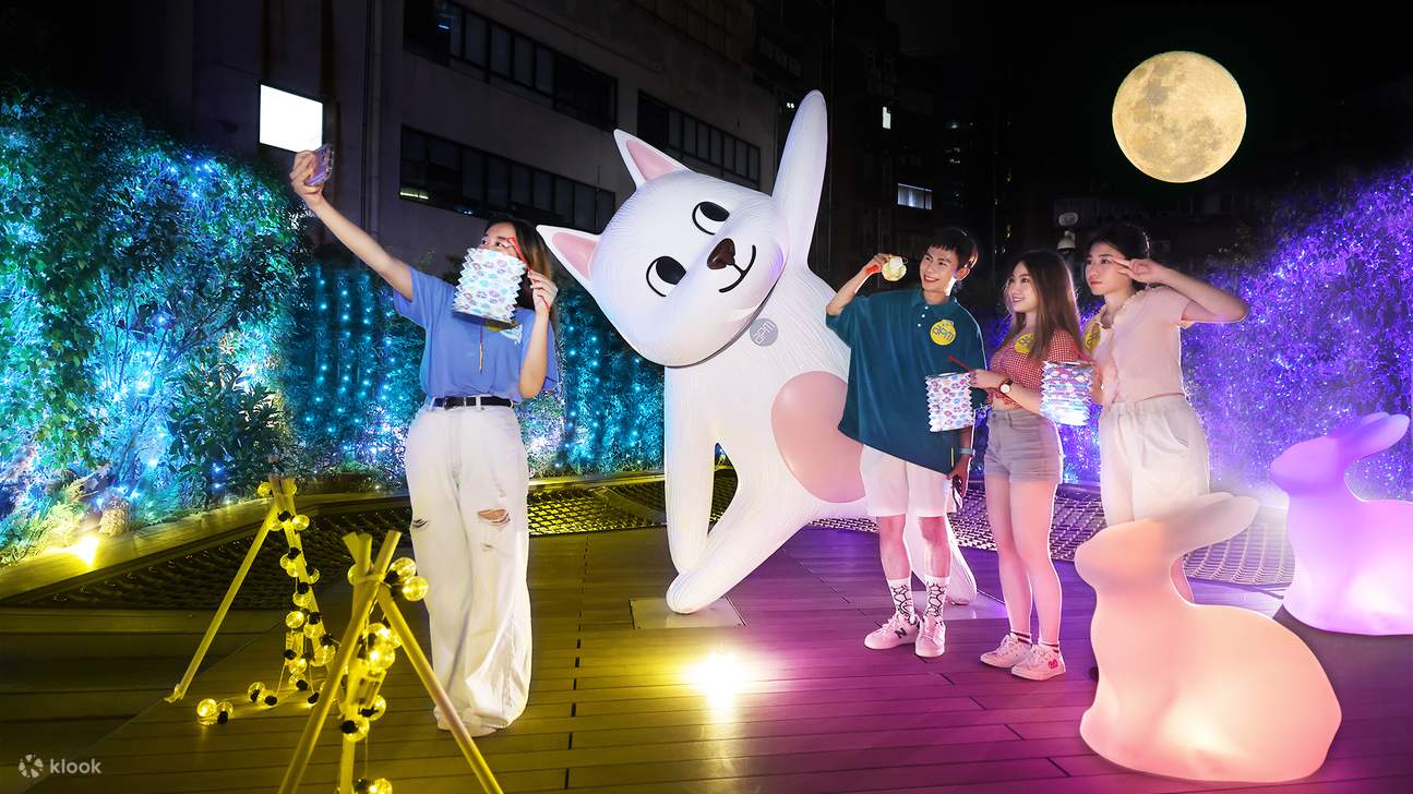 Outdoor Movie, Lanterns & Moon Admiring Night | Experience Package ...
