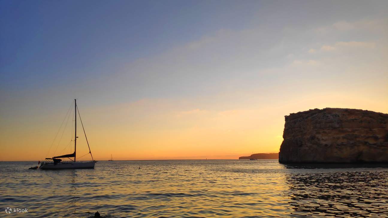 Romantic Sunset Boat Cruise Experience: Enjoy an Unforgettable Evening ...