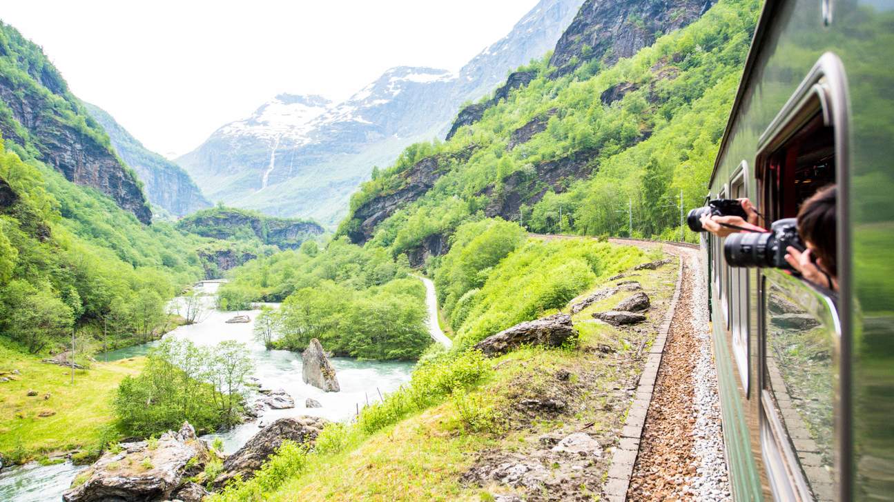 Tur sehari ke Desa Viking, Pelayaran Naeroyfjord & Kereta Api Flam ...