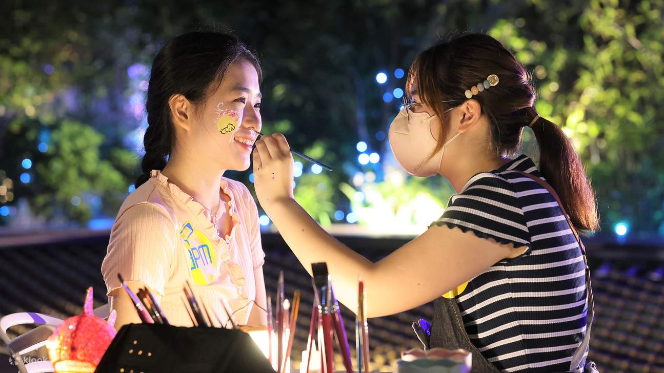 Outdoor Movie, Lanterns & Moon Admiring Night | Experience Package ...