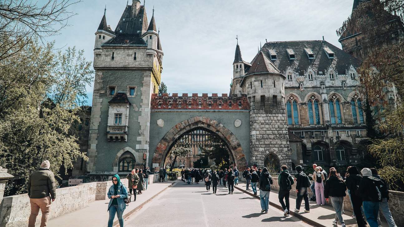 Day Trip to Budapest and Bratislava, two capitals in one day - Klook United Kingdom