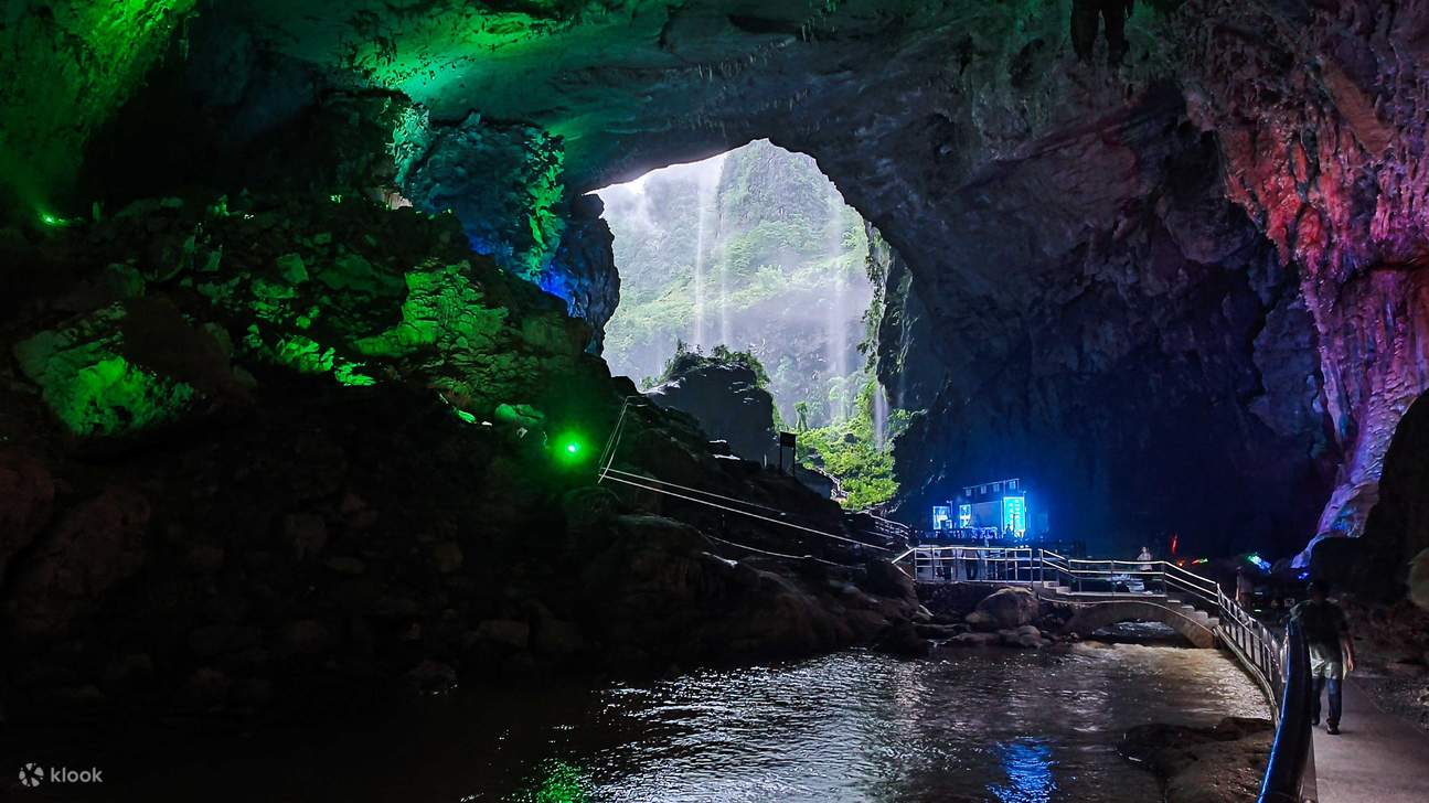 4-Day Private Tour to Haokun Lake, Bama, Baimo Cave, Bainiao Cave, and ...