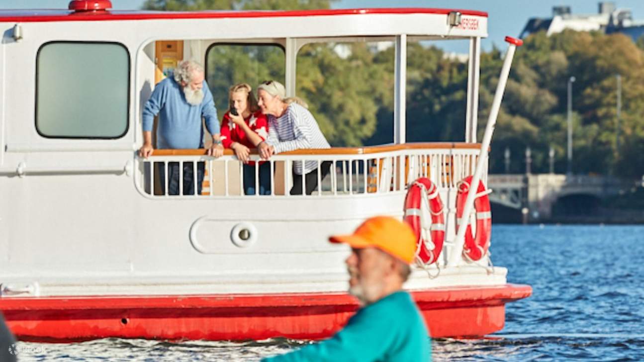 Alster Lake boat tour in Hamburg - Klook Australia