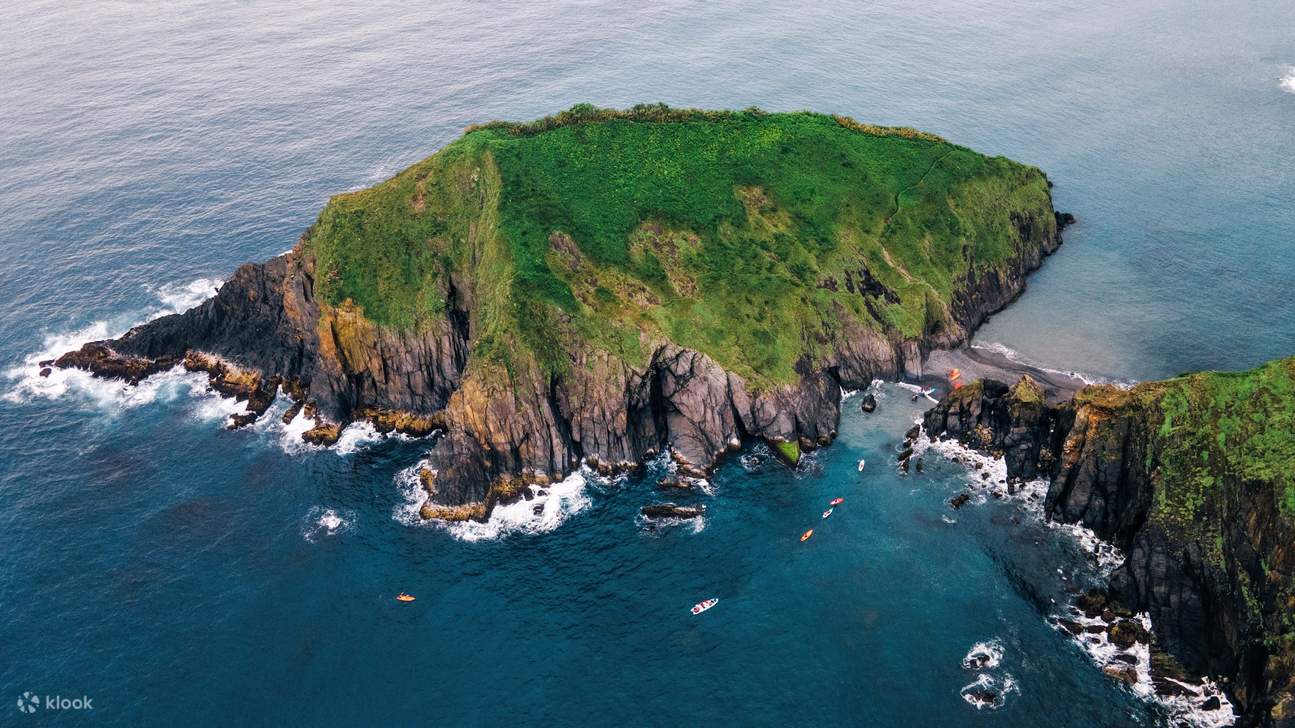 Yilan Nanfangao Secret Realm: Zei-zai-ao & Rainbow Stone Beach Canoe ...