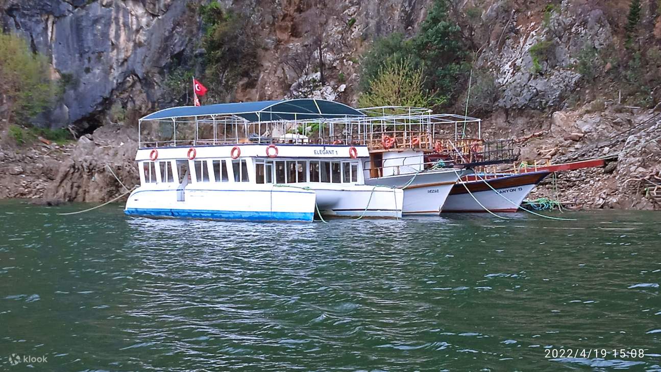 Tur Perahu Green Canyon Saat Matahari Terbenam dengan Makan Malam dan ...