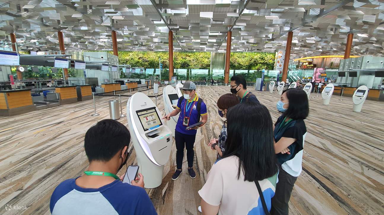 A Guided Walking Tour of Changi Airport: The Jewel Connection - Klook ...