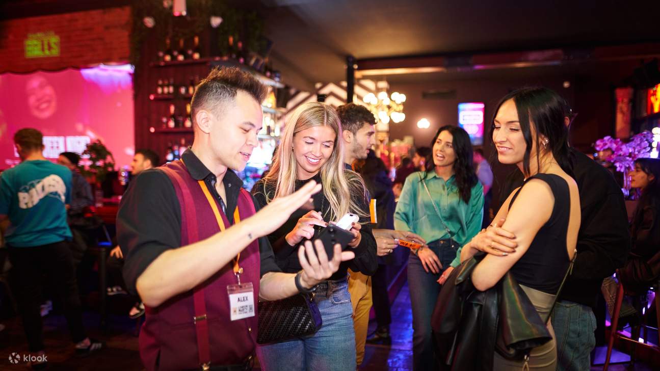 Soho pub crawl experience in London - Klook Malaysia