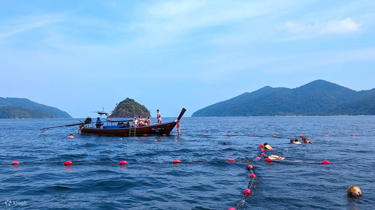 从丽贝岛出发：私人长尾船之旅及浮潜 Klook客路