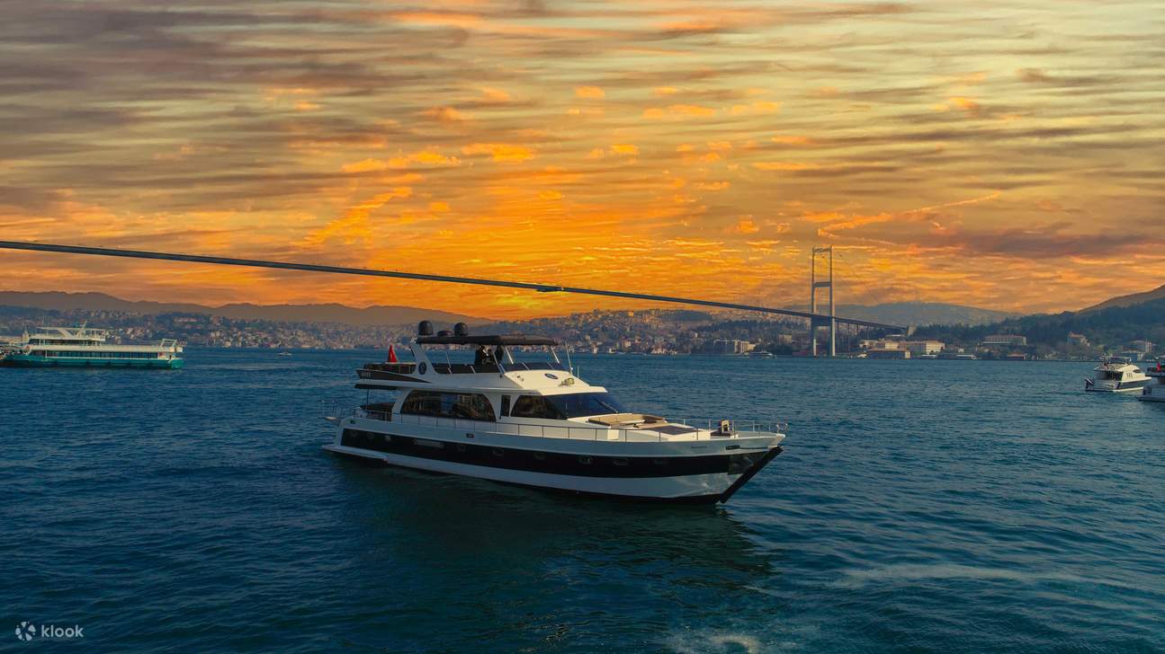 Istanbul: Dolmabahçe Palace Tour and Sunset Yacht Cruise - Klook