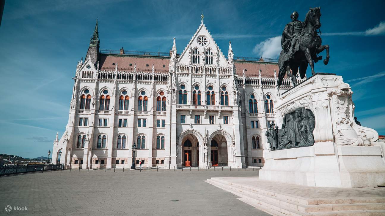 Explore Vienna, Budapest, and Gyor: Guided Full-Day Trip from Vienna - Klook India
