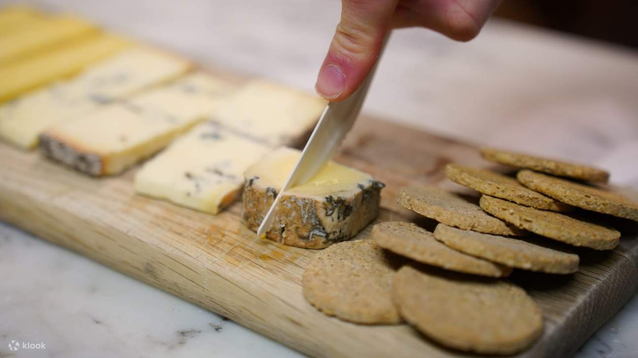 Food and drinks tour in Edinburgh - Klook United States