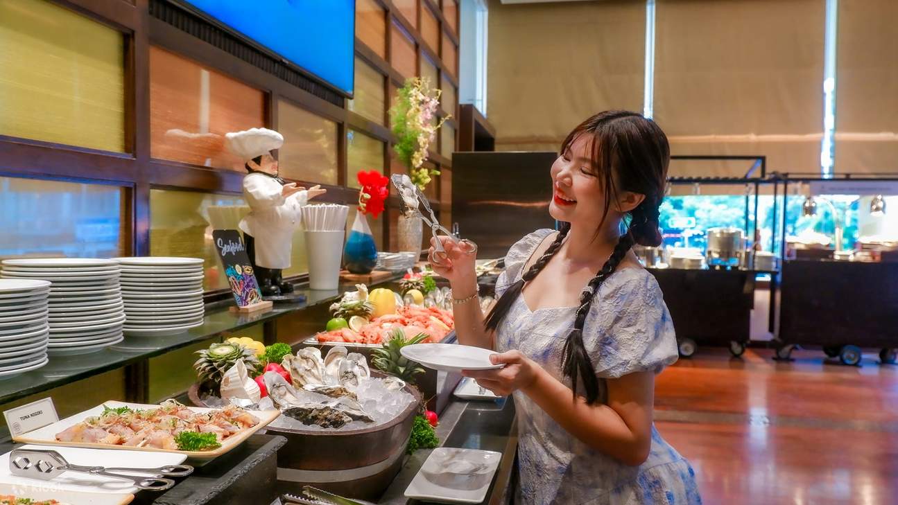 Buffet at The Brasserie, Holiday Inn Bangkok Silom - Klook Australia