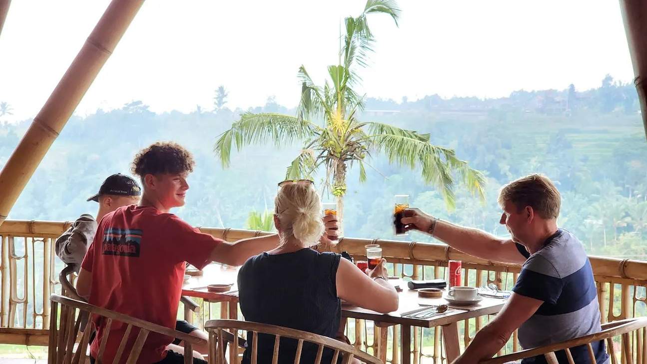 バリ島ジャティルウィのラヴァレストでのお食事体験 | Klook