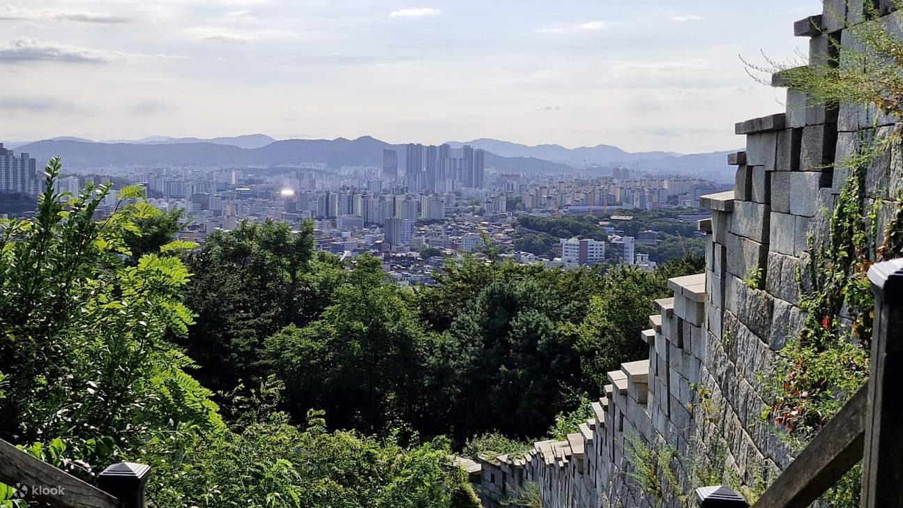 Seoul Fortress Wall Walking Tour: Waryong Park - Naksan Park section ...