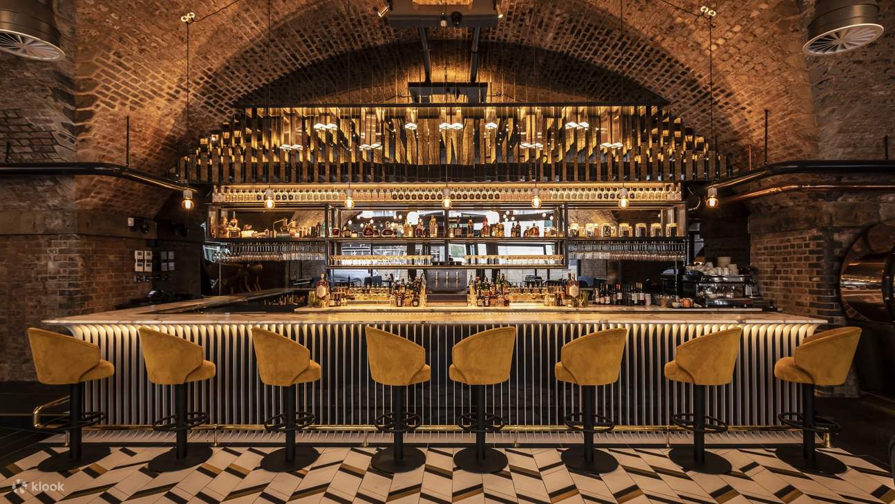 Gin-making experience in Spirit of Manchester Distillery - Klook India